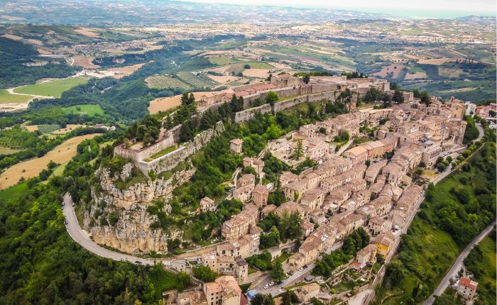 Civitella del Tronto, the last bastion of a kingdom now lost | Strada ...
